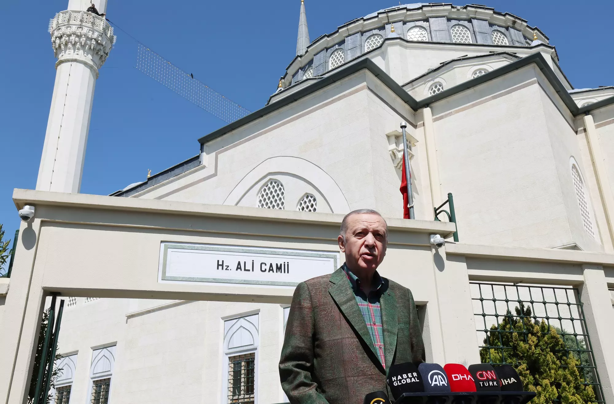 AK PARTY | President Erdoğan performs Friday prayer in Istanbul